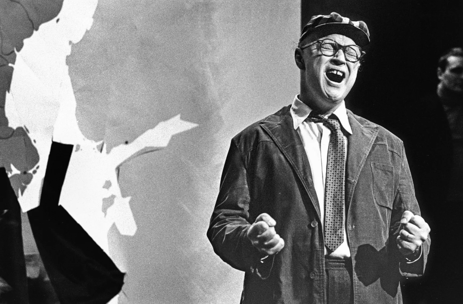 Släng er i väggen rappare, Povel var bättre än er, mycket bättre ...