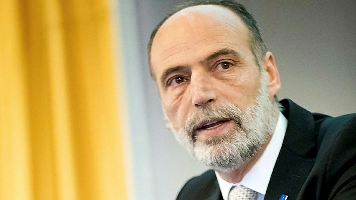 Toppolitikers anhörig är gängmedlem – Petterssons gör Sverige lagom!